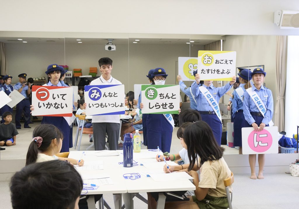 CCC学生団体「tASUkeai」の学生が1日警察官